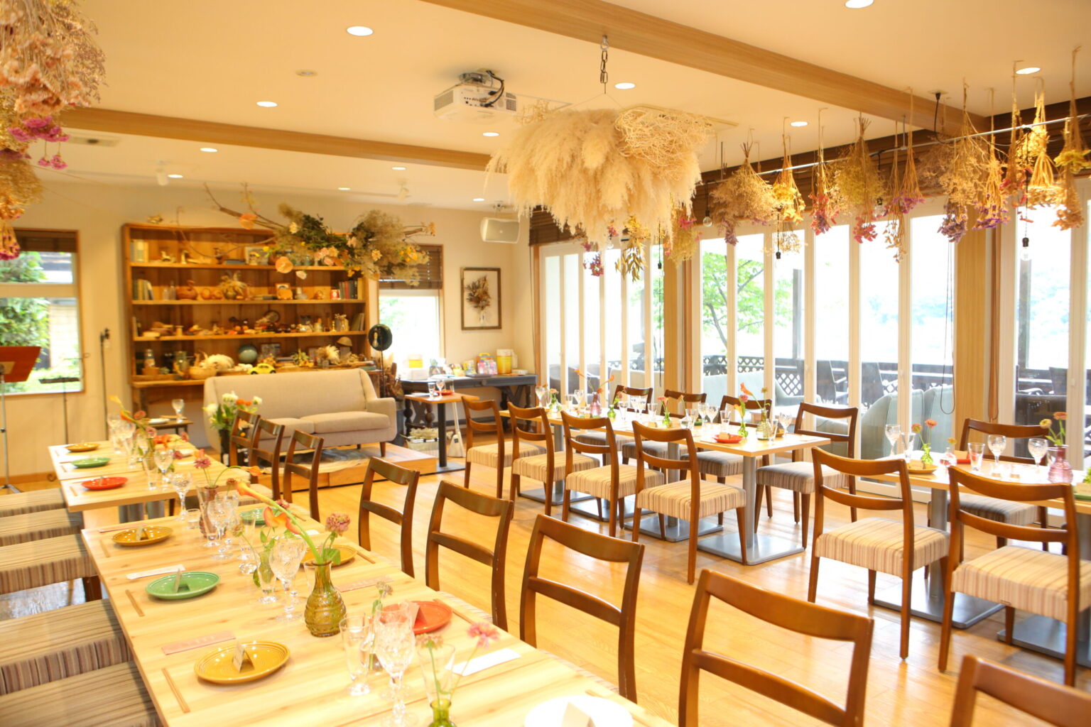 10月の営業日のお知らせ｜SAKURA TABLE（サクラテーブル） ｜岐阜結婚式場・カフェレストラン